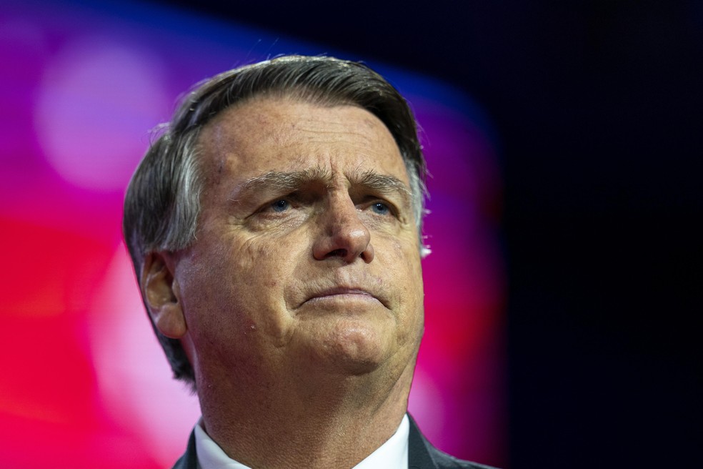 Bolsonaro nega alteração em cartão de vacinação e diz que não se vacinou contra covid Brasil e