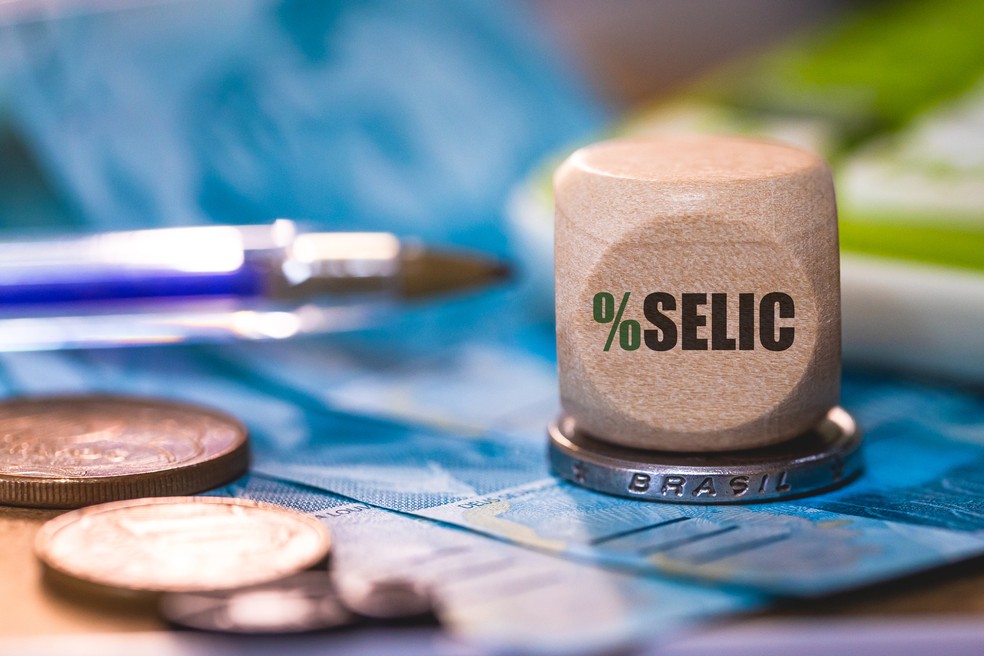 Governo projeta Selic de dois dígitos até 2027