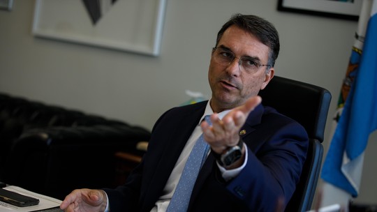 Flávio defende união da direita e elogia Tarcísio e Ratinho Jr.