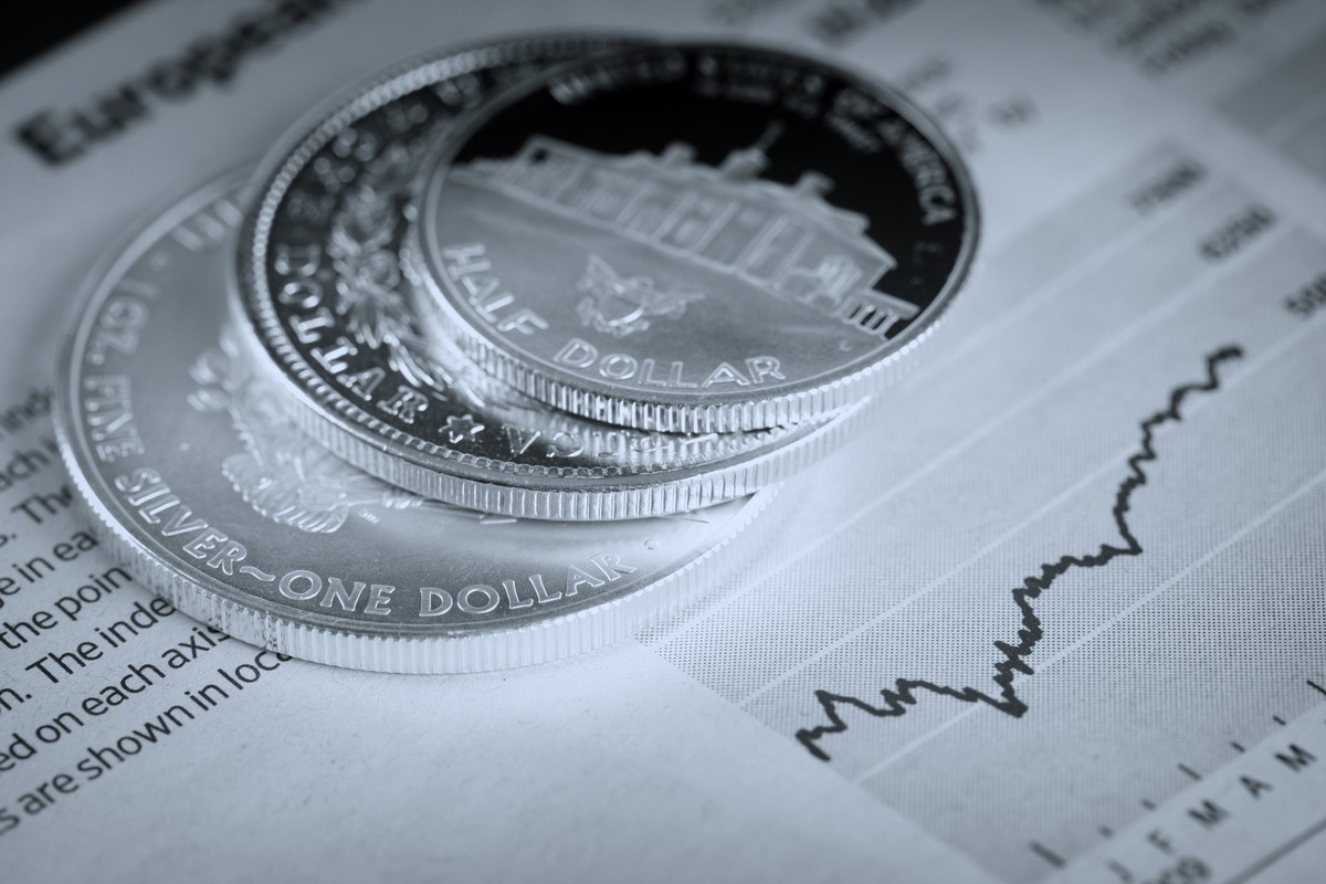 Prata sobe mais de 70% em um ano e ainda vai mais longe, dizem ...