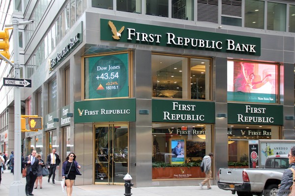 J.P. Morgan ganha leilão e compra First Republic Bank