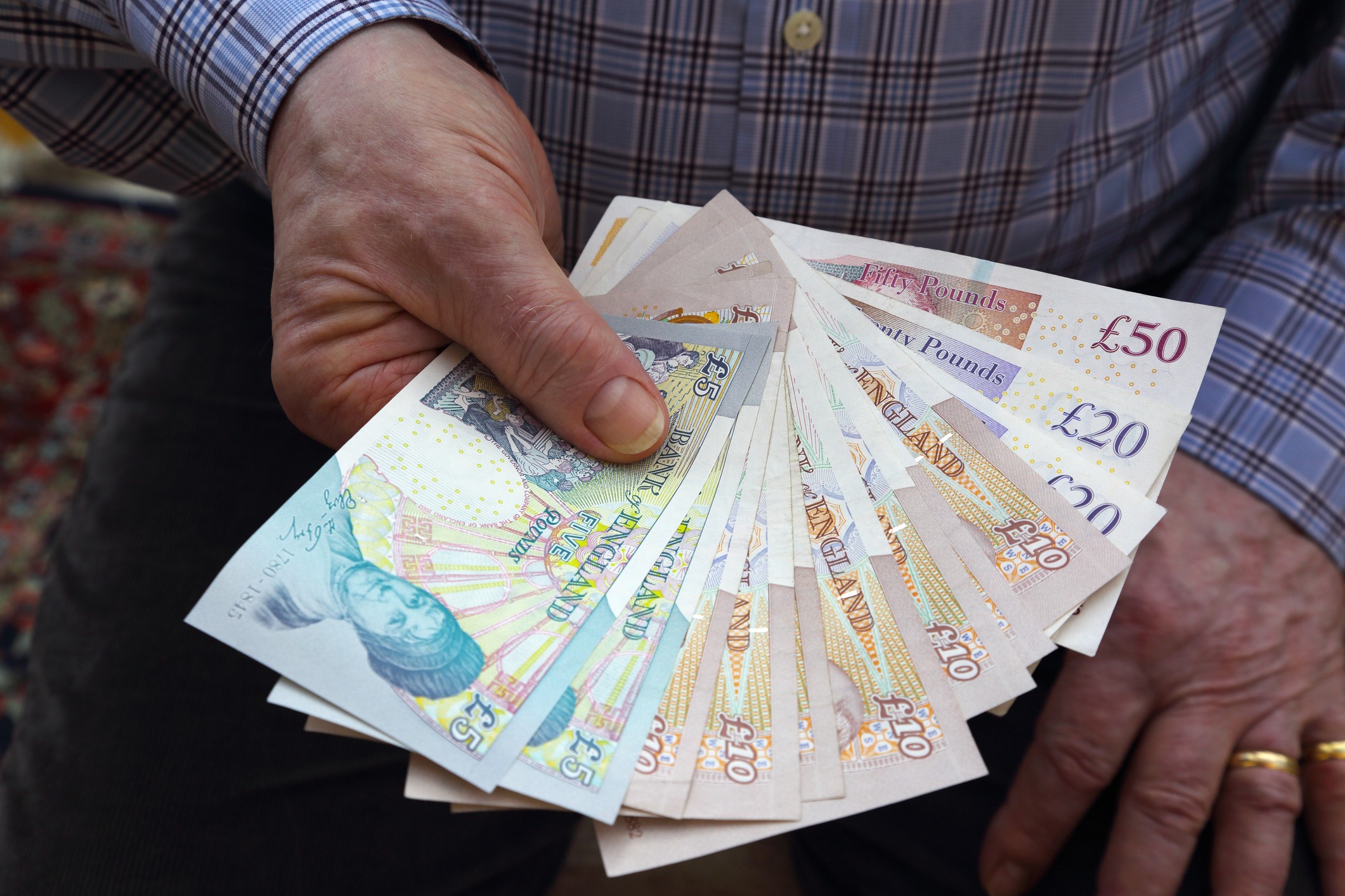Libra fecha em queda após presidente do Banco da Inglaterra dizer que ...