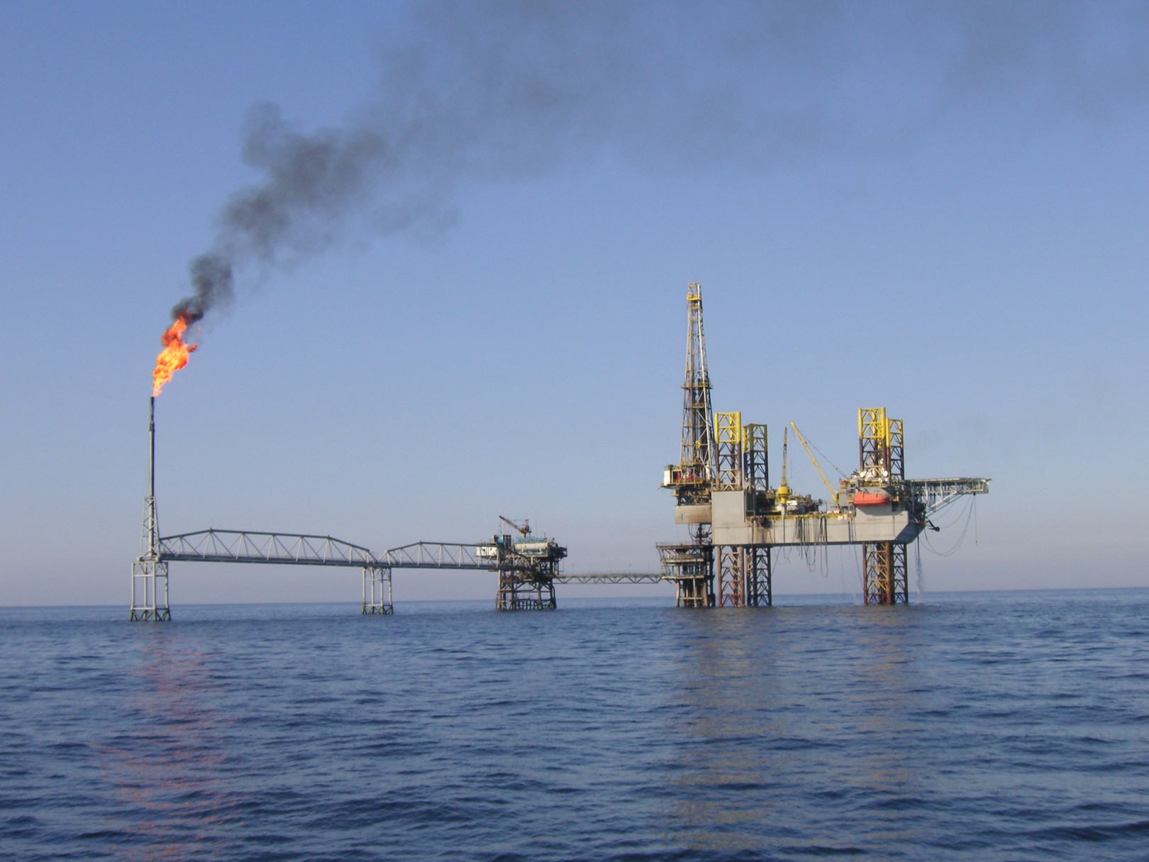 Trump ameaça tomar principal rota de exportação de petróleo do Irã