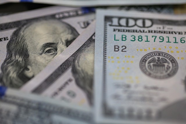 Rendimentos dos títulos do tesouro americano operam próximos da ...