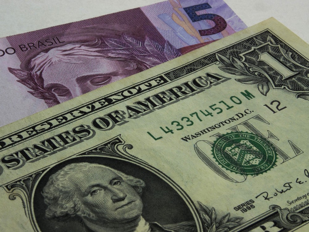 Dólar cai 5,32% em 2022, a R$ 5,28