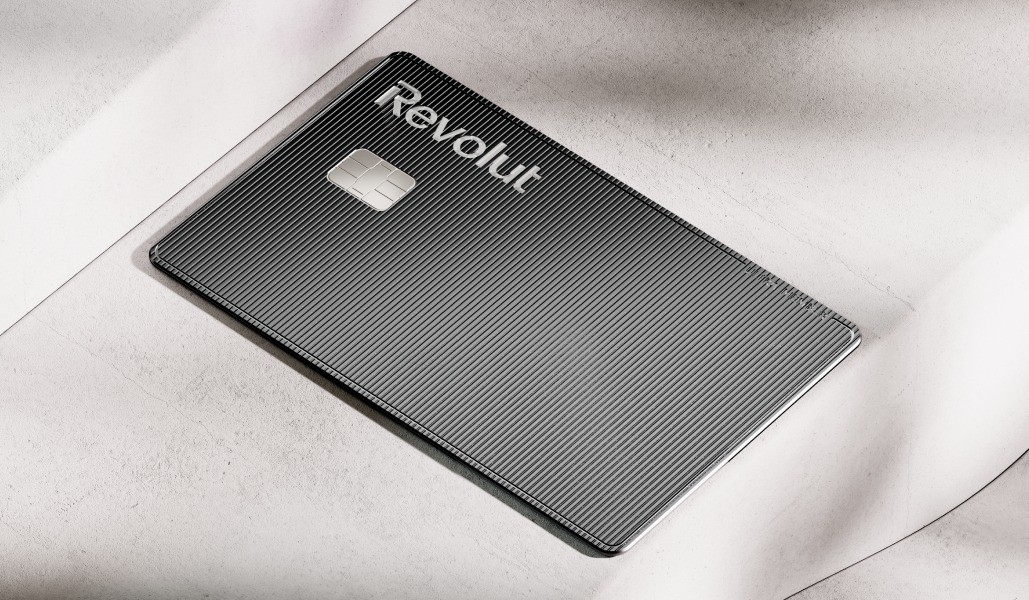 Revolut lança novo cartão Ultra, com acesso ilimitado a salas VIP e ...
