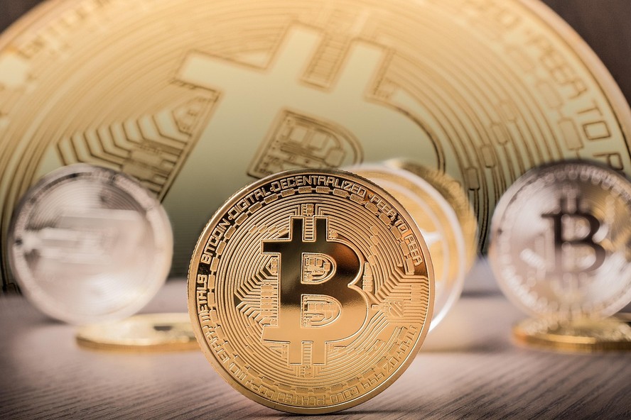 Criptomoedas caem e bitcoin opera abaixo dos US$ 62 mil