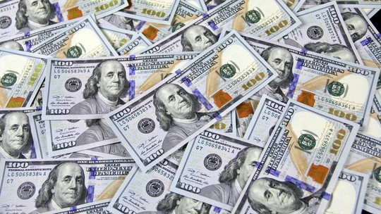Dólar cai quase 2% na semana com expectativa de corte de juros nos EUA