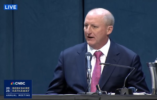 Quem é Greg Abel, sucessor de Warren Buffett na Berkshire Hathaway