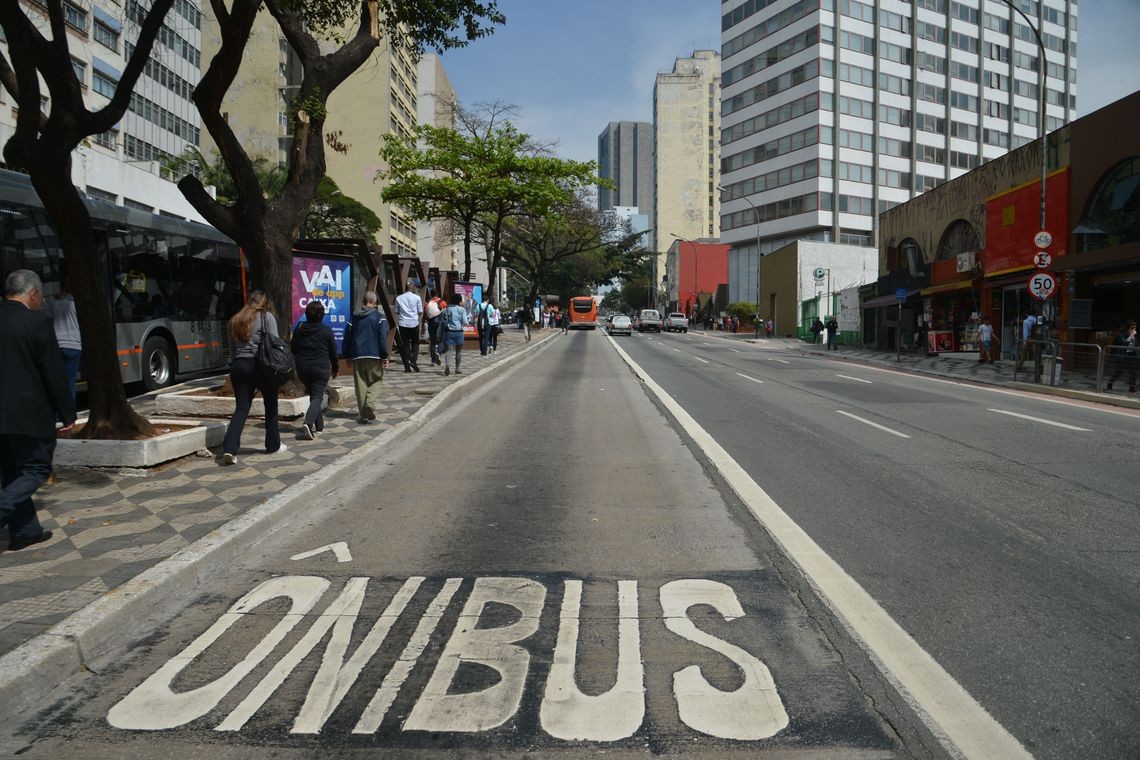 Tarifas de metrô, trens e ônibus sobem em São Paulo a partir de 6 de ...