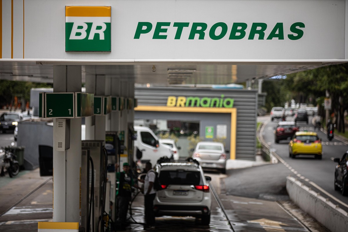 Dinheiro pinga na conta de acionistas da Petrobras (PETR4) e do Banco ...